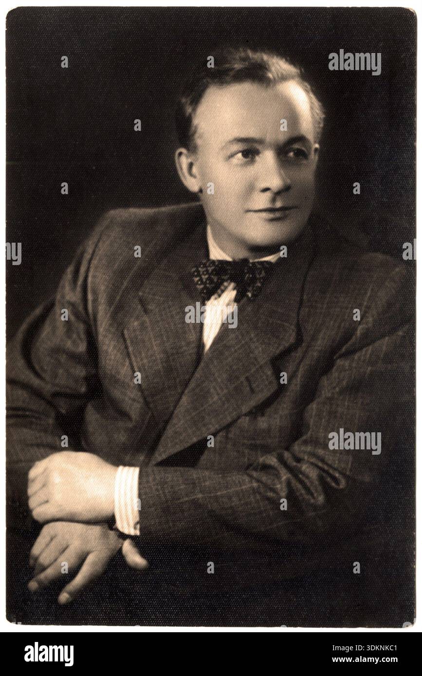 Male opera singer hi-res stock photography and images - Alamy