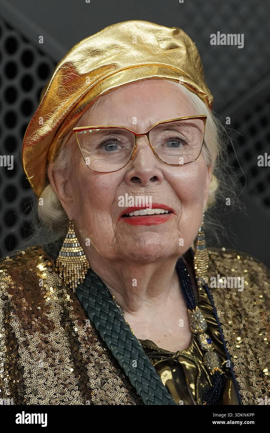 Joni MItchell arrives at the 68th annual Grammy Awards on Sunday, Feb ...