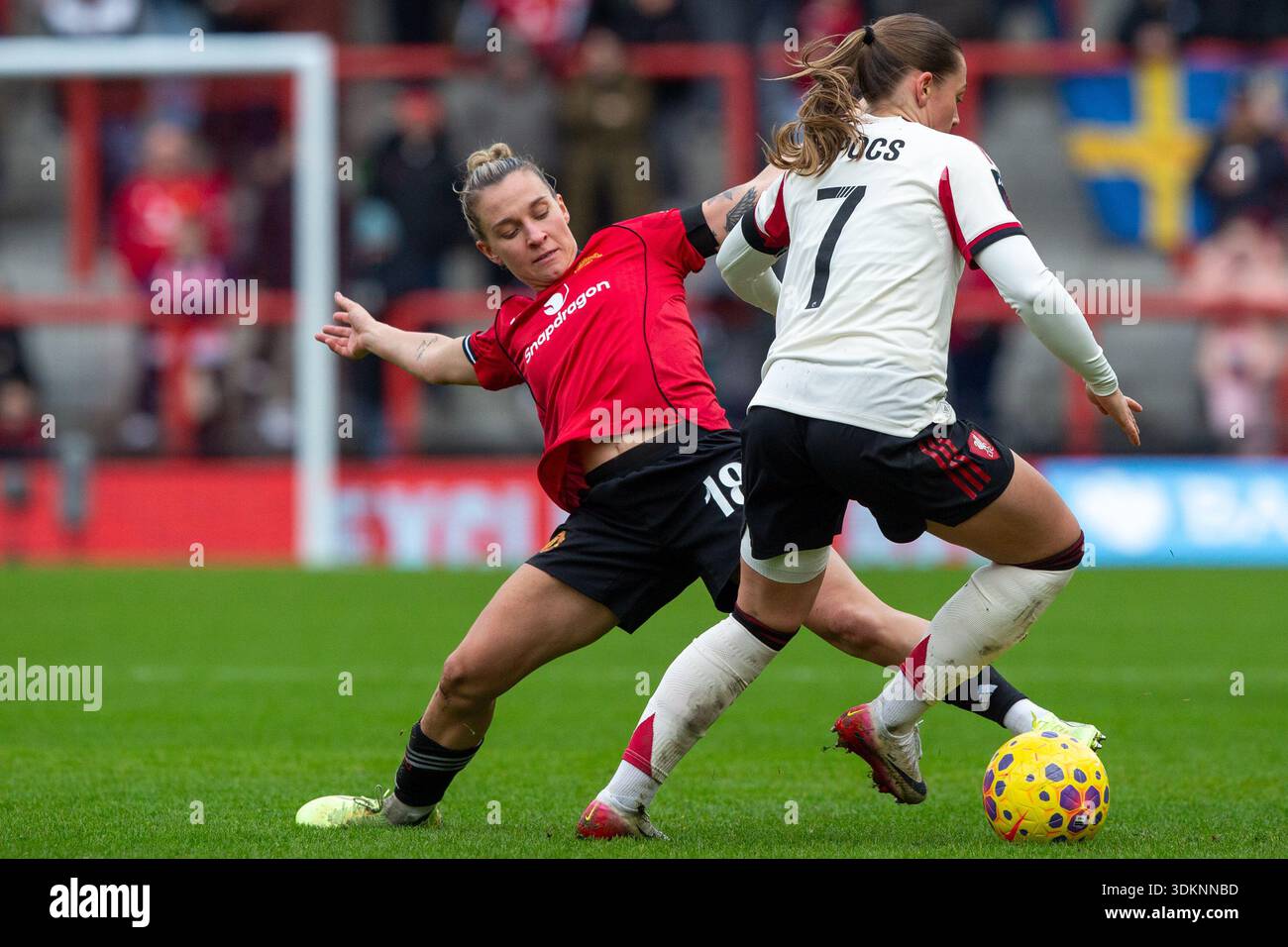 Julia Zigiotti (18 Manchester United) stretches to tackle Cornelia ...