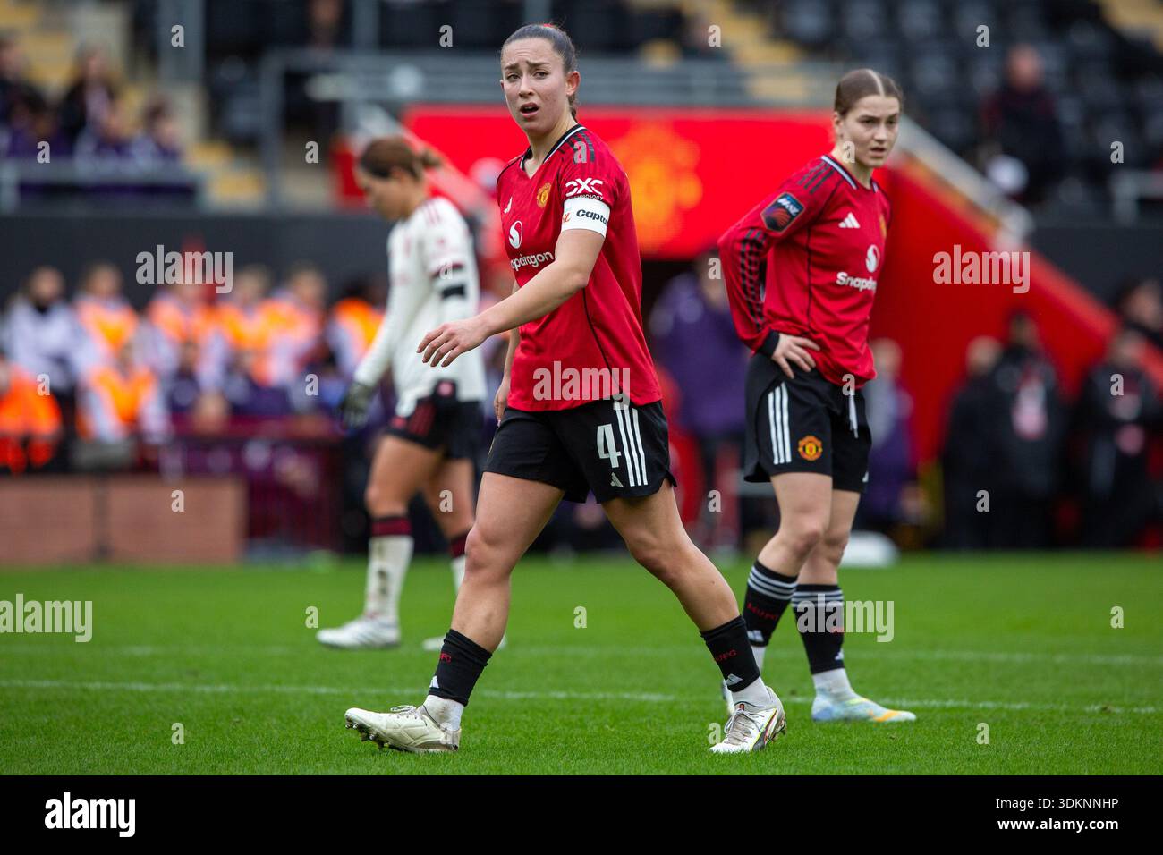 Full shot of Maya Le Tissier (4 Manchester United) before a corner kick ...