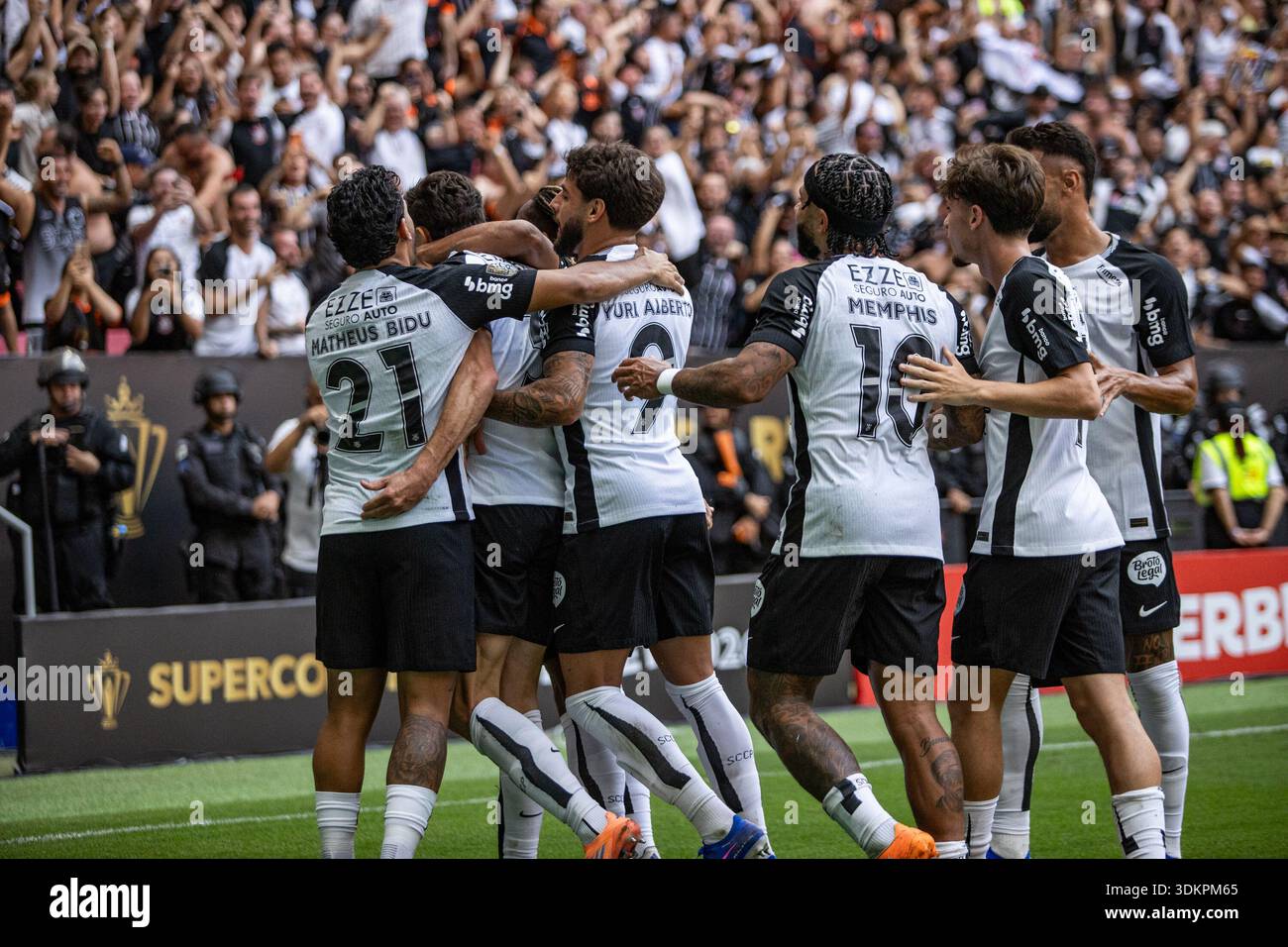 Gabriel Paulista of Corinthians scores during the Supercopa Rei final ...