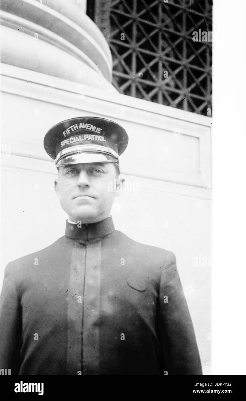 1900s police officer Black and White Stock Photos & Images - Alamy