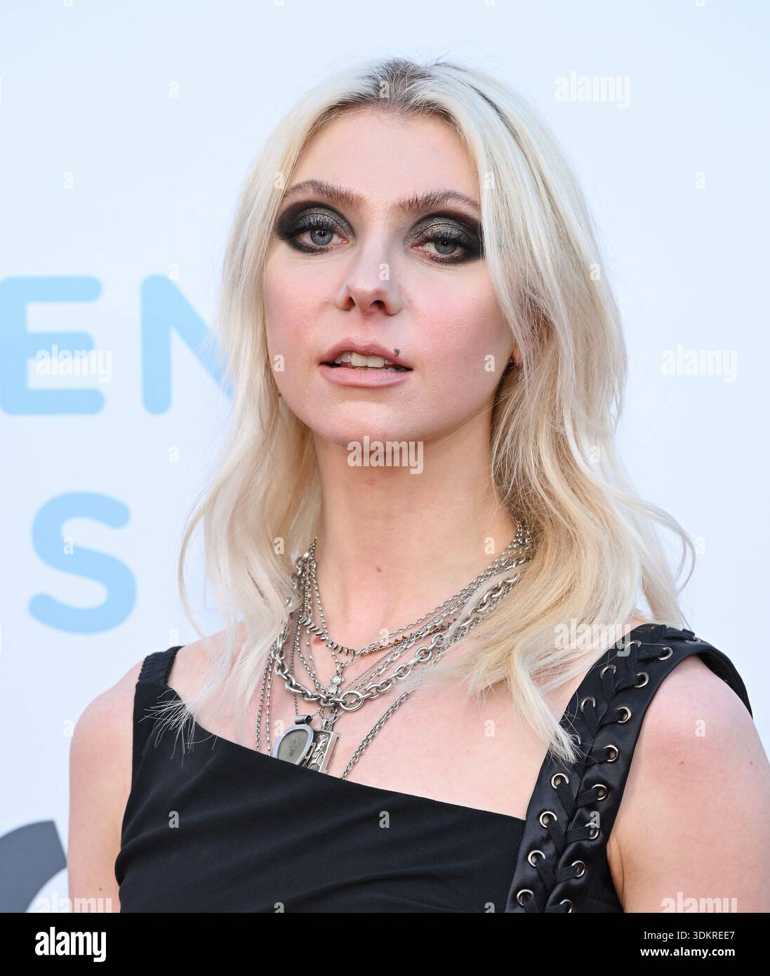 Taylor Momsen arriving to Steve Tyler’s 7th Annual Jam for Janie Grammy ...