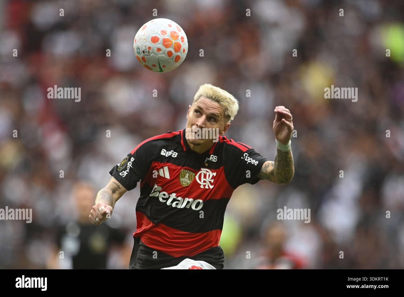 Brasilia, Brazil. 1st Feb, 2026. Guillermo Varela of Flamengo vies for ...