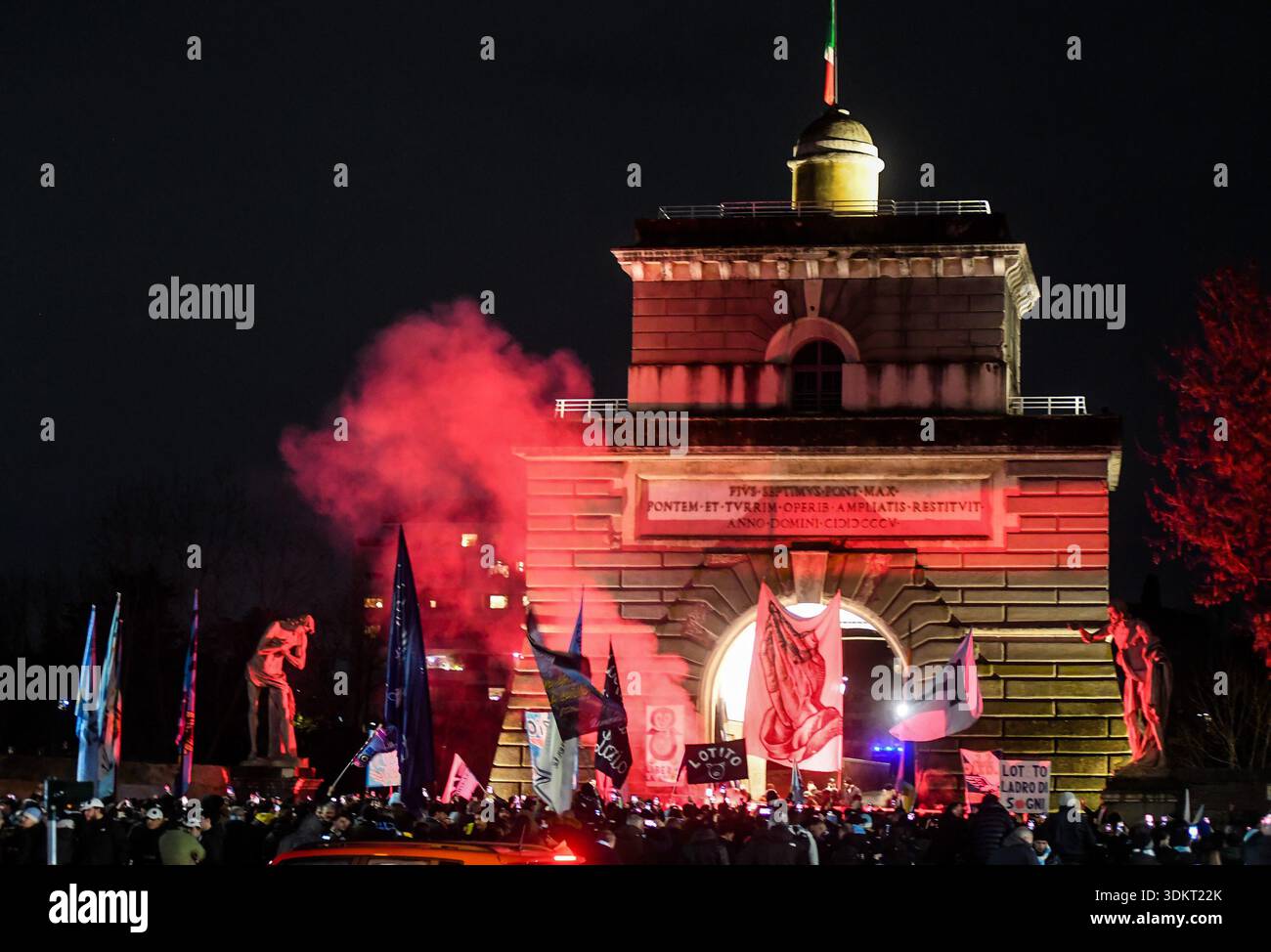 **NO WEB OR NEWSPAPERS FOR ITALY ONLY** Lazio fans protest at Ponte ...