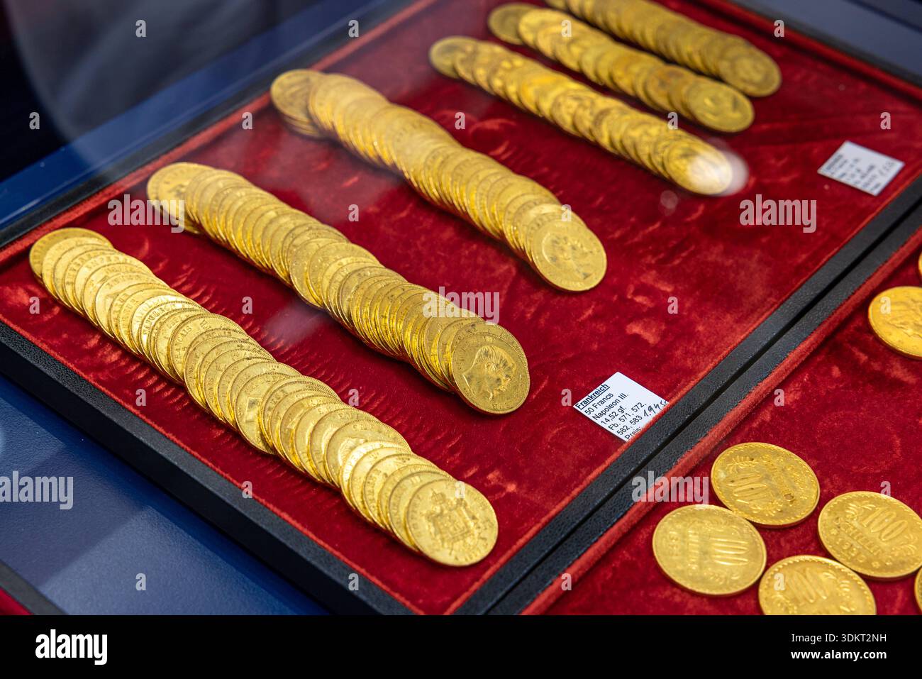 Gold. Deutschland, Berlin am 31. Januar 2026: Viele alte Goldmünzen ...