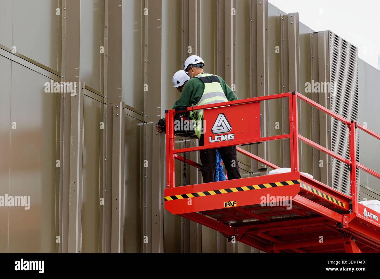 Cladding contractors hi-res stock photography and images - Alamy