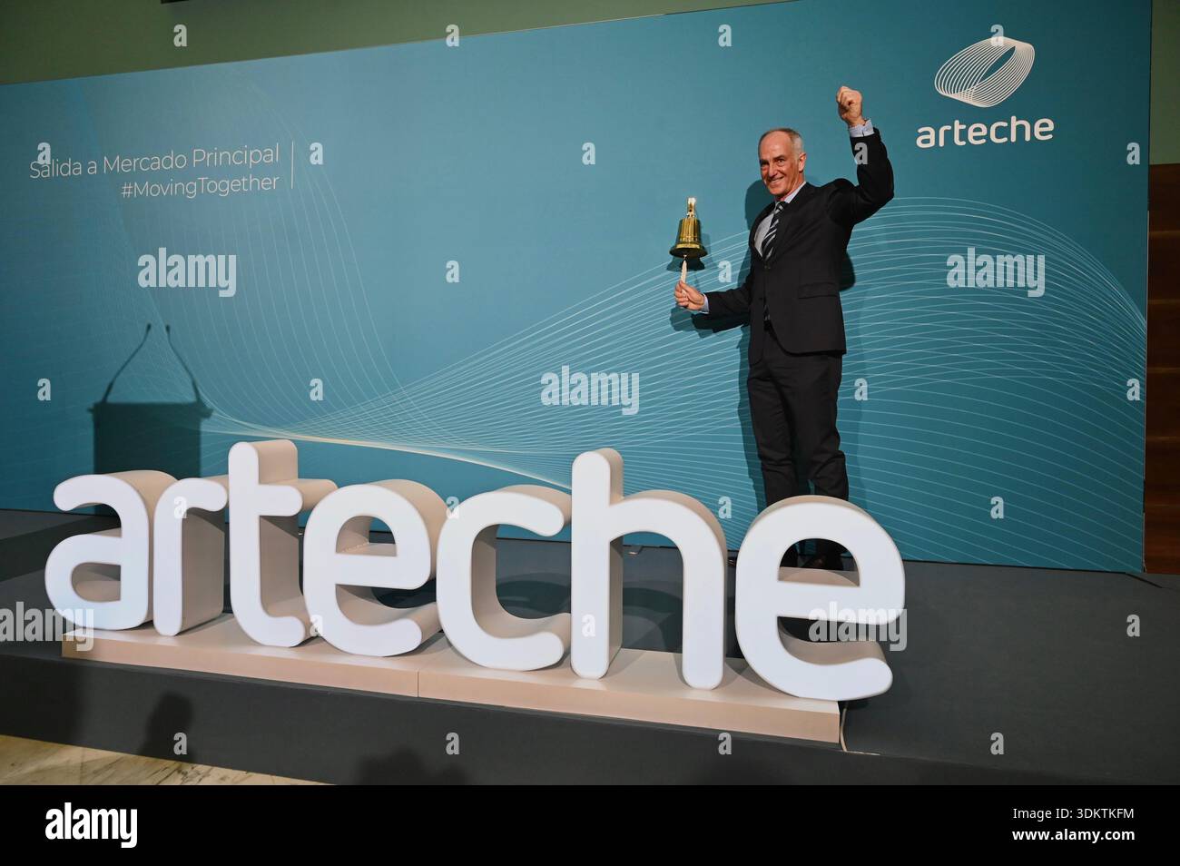 The CEO of Grupo Arteche, Alexander Artetxe, during the ringing of the ...