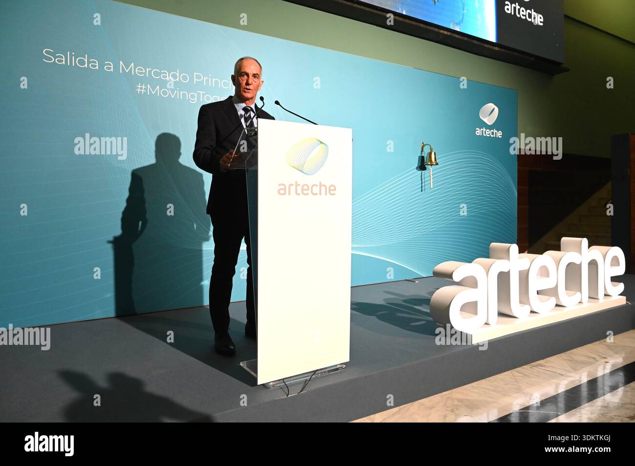 The CEO of Grupo Arteche, Alexander Artetxe, during the ringing of the ...