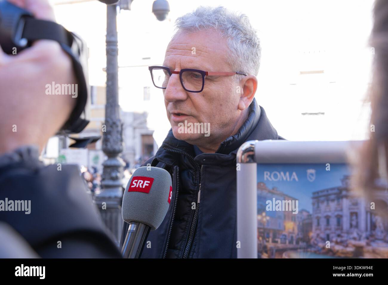 Massimiliano Smeriglio presents paid admission to the Trevi Fountain ...