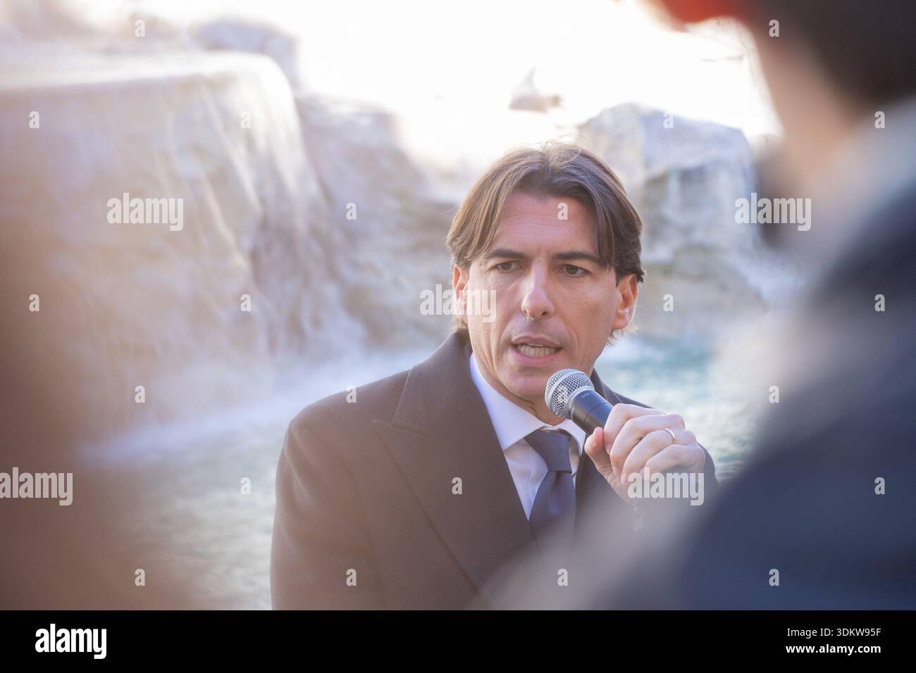Alessandro Onorato presents paid admission to the Trevi Fountain Stock ...
