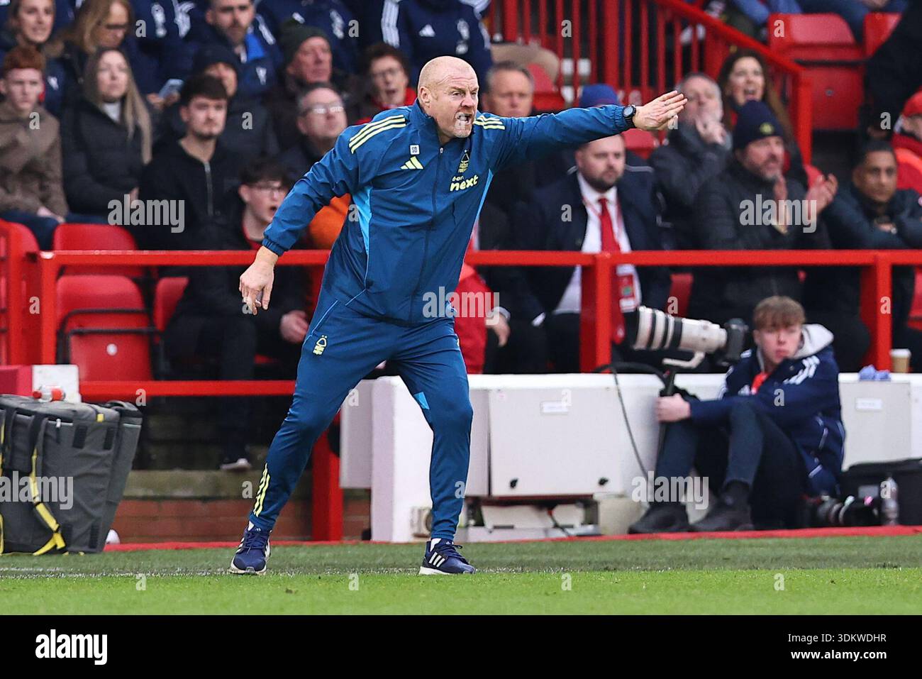 Nottingham Forest manager Sean Dyche gestures during the Nottingham ...