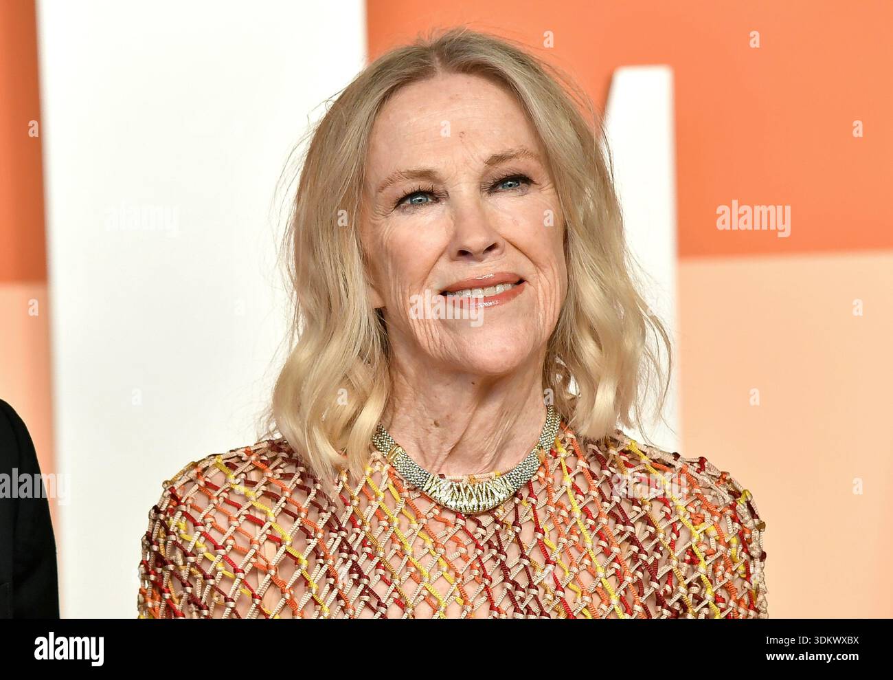Catherine O'Hara arrives at the Vanity Fair Oscar Party on Sunday ...