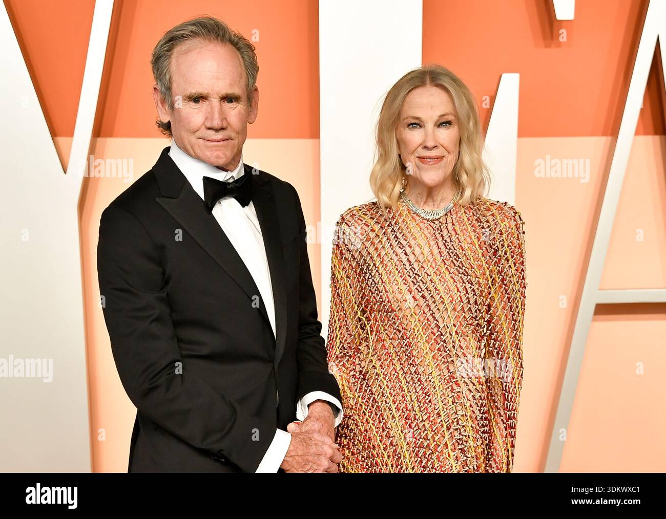 Bo Welch, left, and Catherine O'Hara arrive at the Vanity Fair Oscar ...