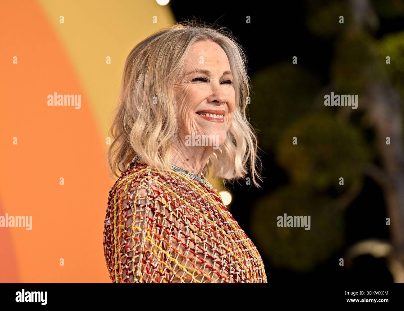 Catherine O'Hara arrives at the Vanity Fair Oscar Party on Sunday ...