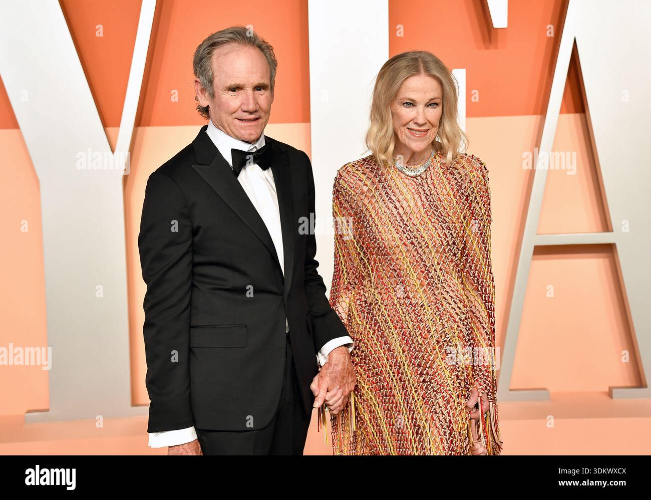 Bo Welch, left, and Catherine O'Hara arrive at the Vanity Fair Oscar ...