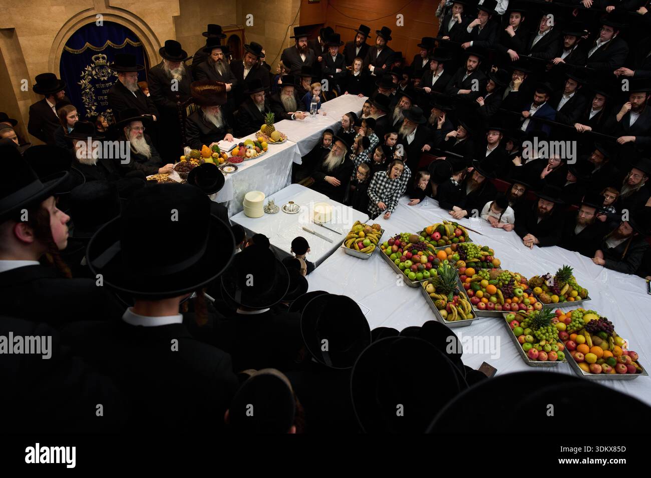 Ultra-Orthodox Jews of the Nadvorna Hasidic dynasty celebrate the ...