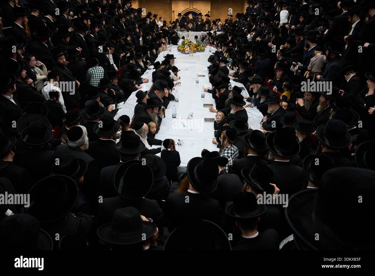 Ultra-Orthodox Jews of the Nadvorna Hasidic dynasty celebrate the ...