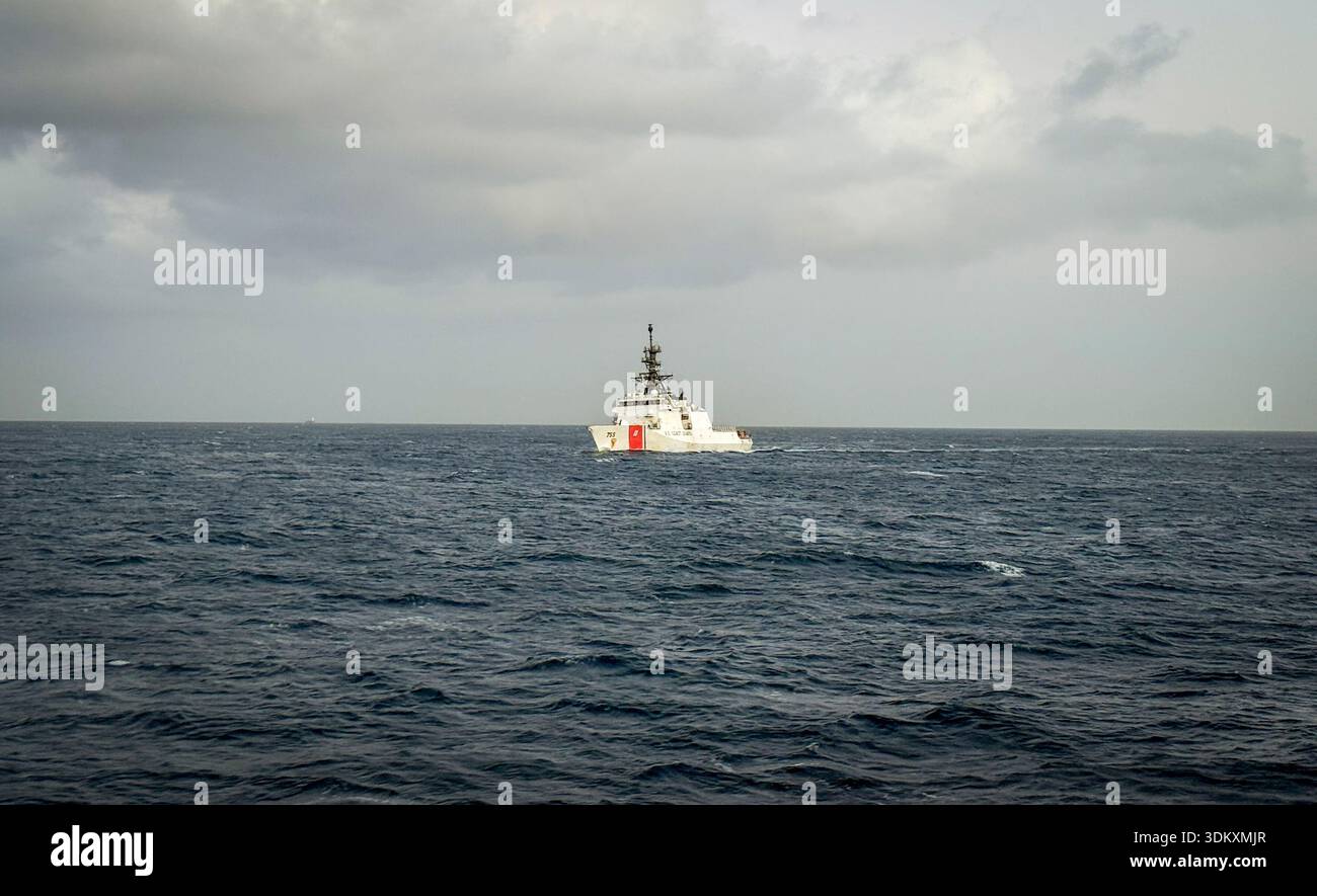 USCGC Munro (WMSL-755), a US Legend Class Coast Guard cutter, in the ...