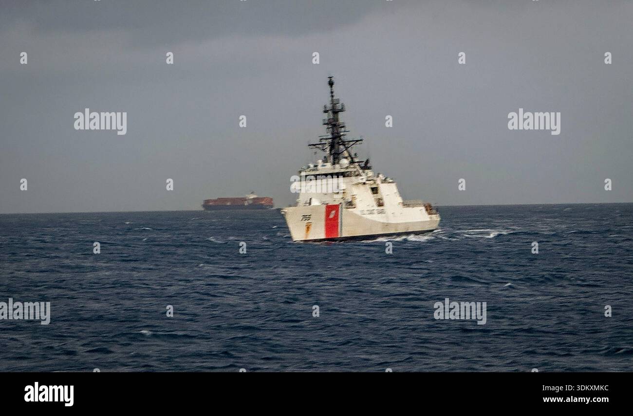 USCGC Munro (WMSL-755), a US Legend Class Coast Guard cutter, in the ...