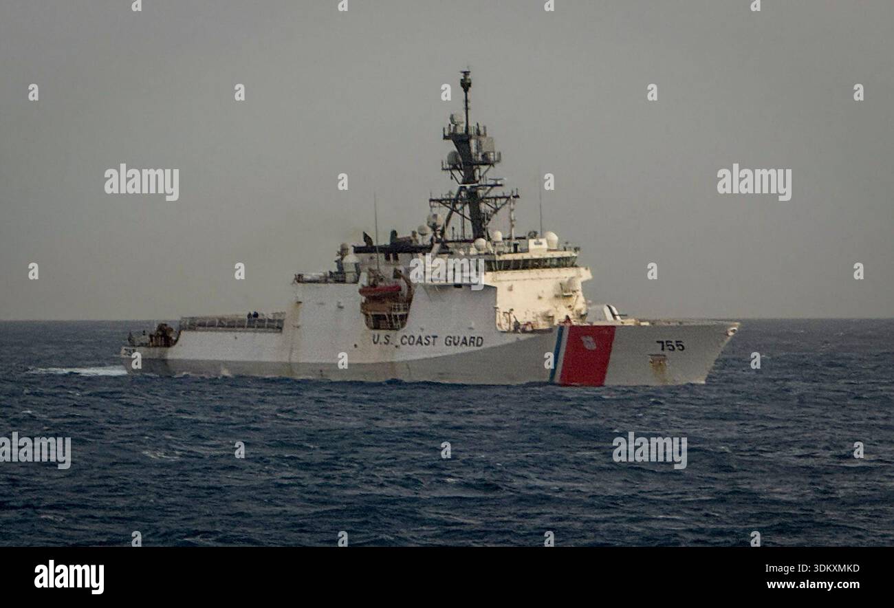 USCGC Munro (WMSL-755), a US Legend Class Coast Guard cutter, in the ...
