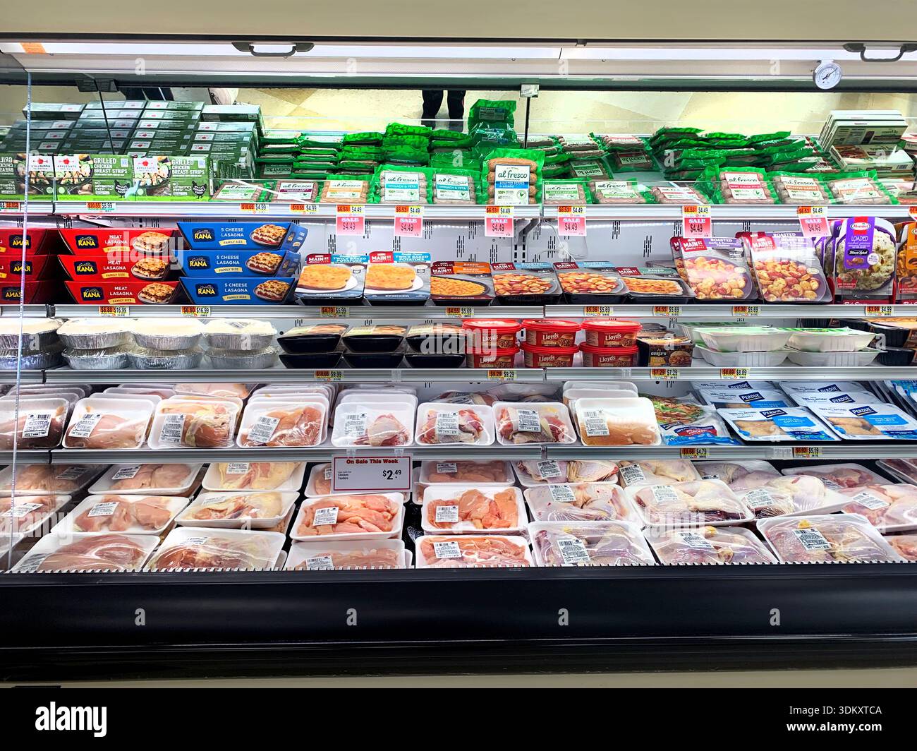 Chicken and prepared foods section at grocery store Stock Photo - Alamy