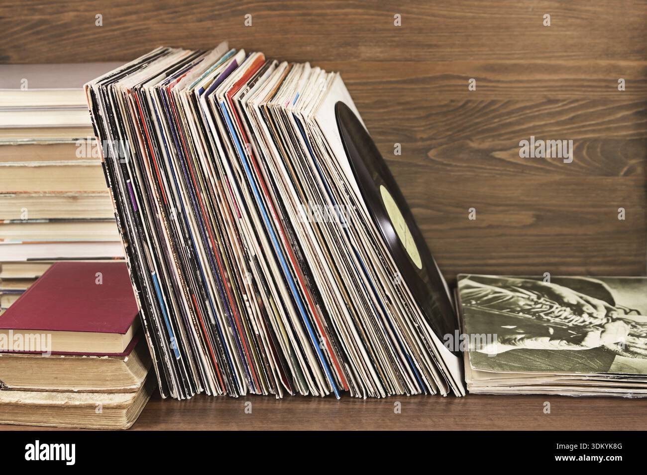 Vinyl player record albums hi-res stock photography and images - Alamy