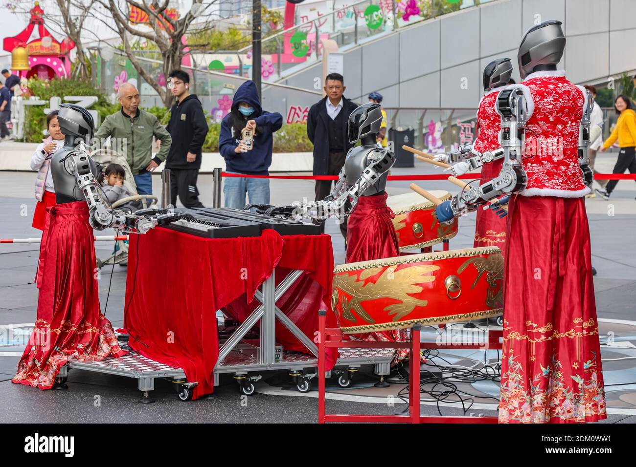 Humanoid robots perform at "World's First Robot 6S Store" in Shenzhen ...