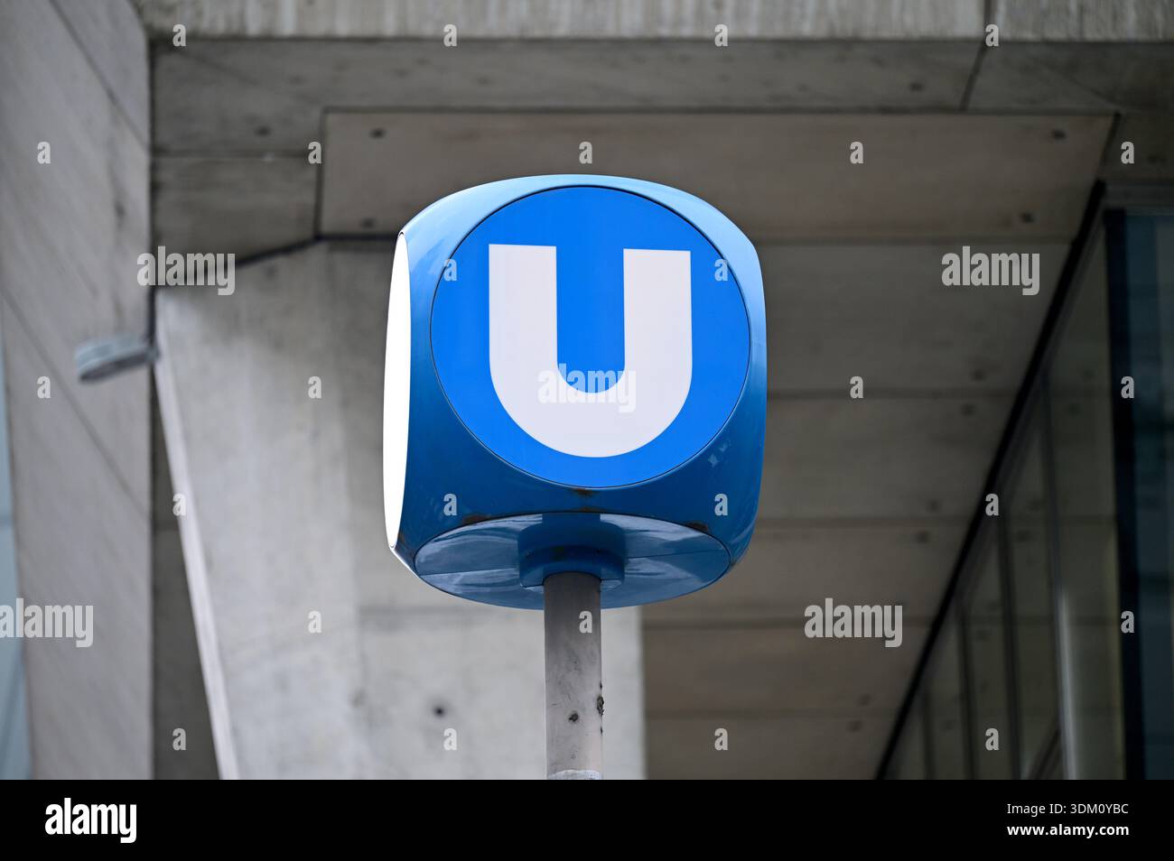 A cube with the symbol of the underground at an underground station in ...