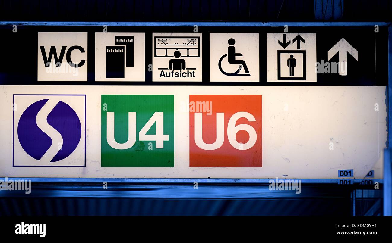 THEME PICTURE - The logo of the rapid transit line and U4/U6 ...