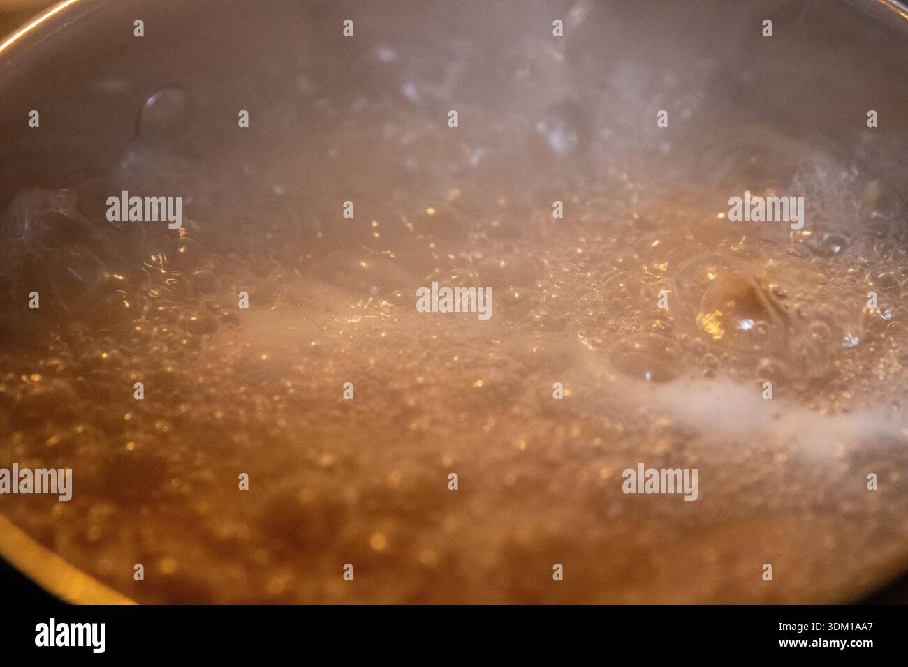 Rolling boil hi-res stock photography and images - Alamy