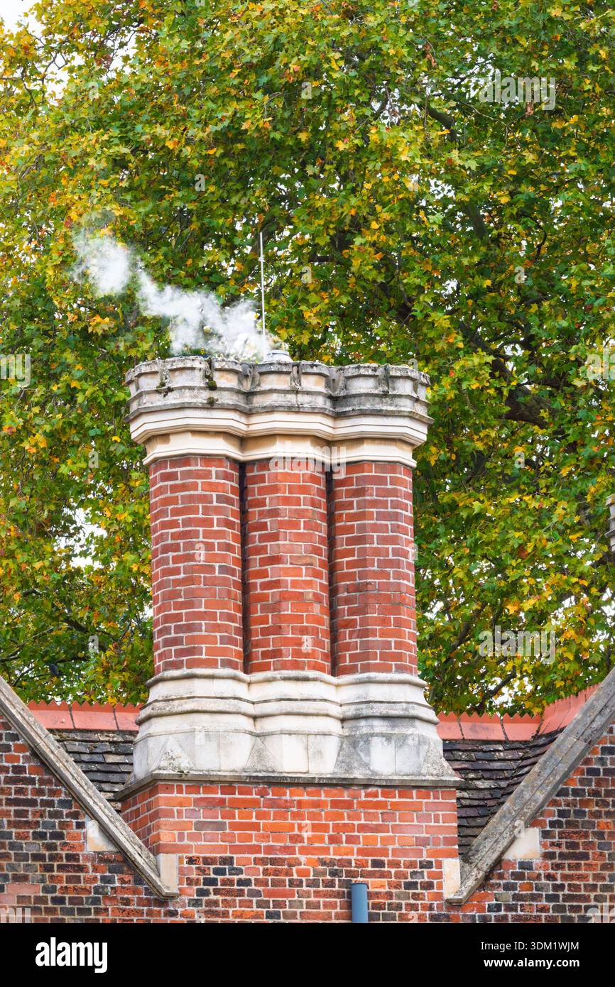 Grouped tudor chimneys hi-res stock photography and images - Alamy
