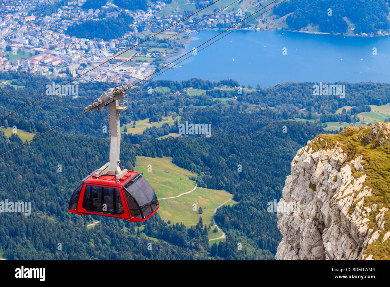 Overhead cable car to the top of mount pilatus in canton lucerne hi-res ...
