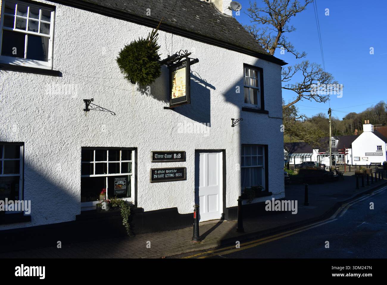 The three tuns inn hi-res stock photography and images - Alamy