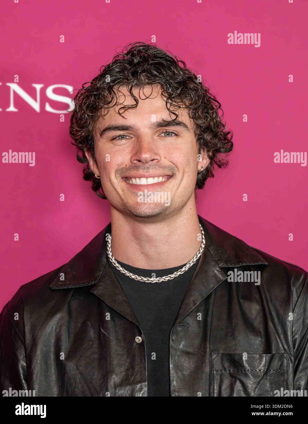 Nic Vansteenberghe arrives on the red carpet of the Clarin’s Sugar ...
