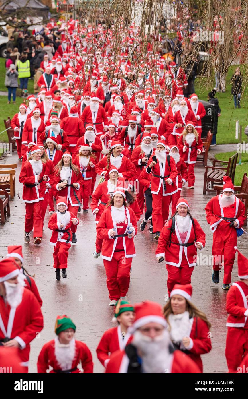 Edinburgh Christmas Santa Run and Santa Paws Stock Photo - Alamy