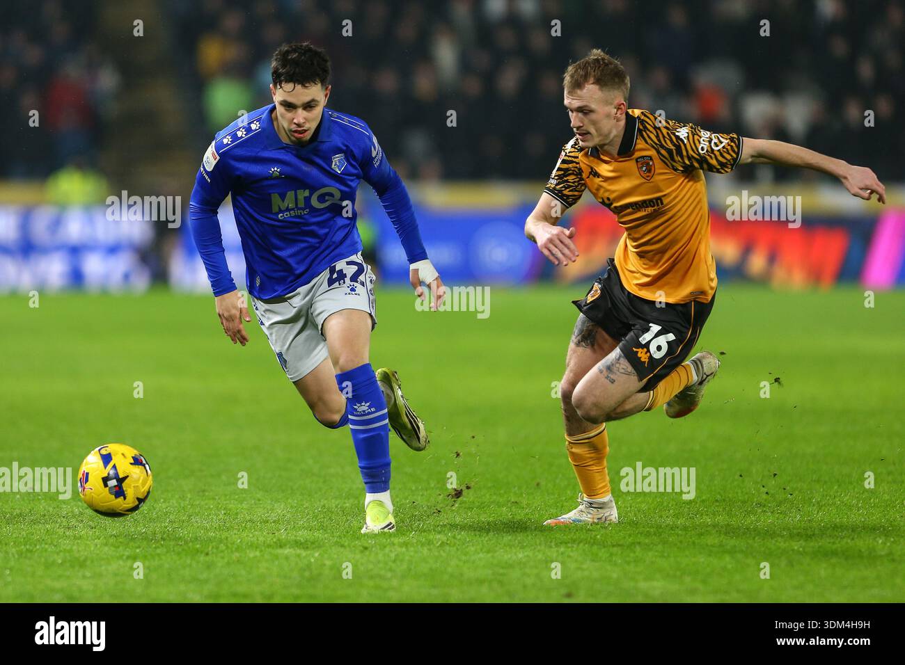 Othmane Maamma of Watford (L) and Matty Jacob of Hull City (R) in ...