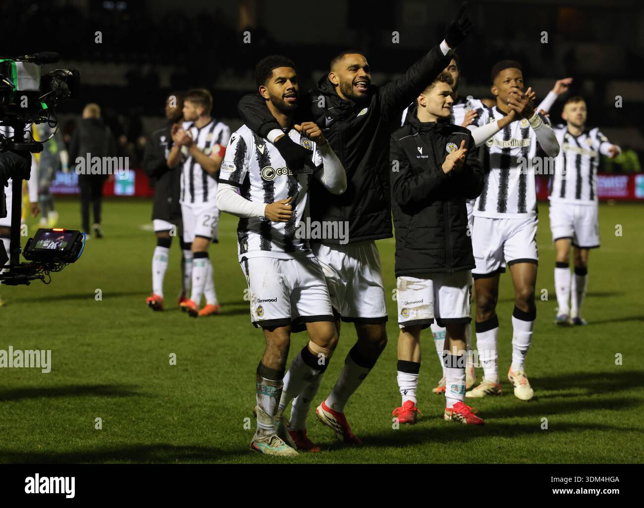 St Mirren's Miguel Freckleton celebrates following the William Hill ...