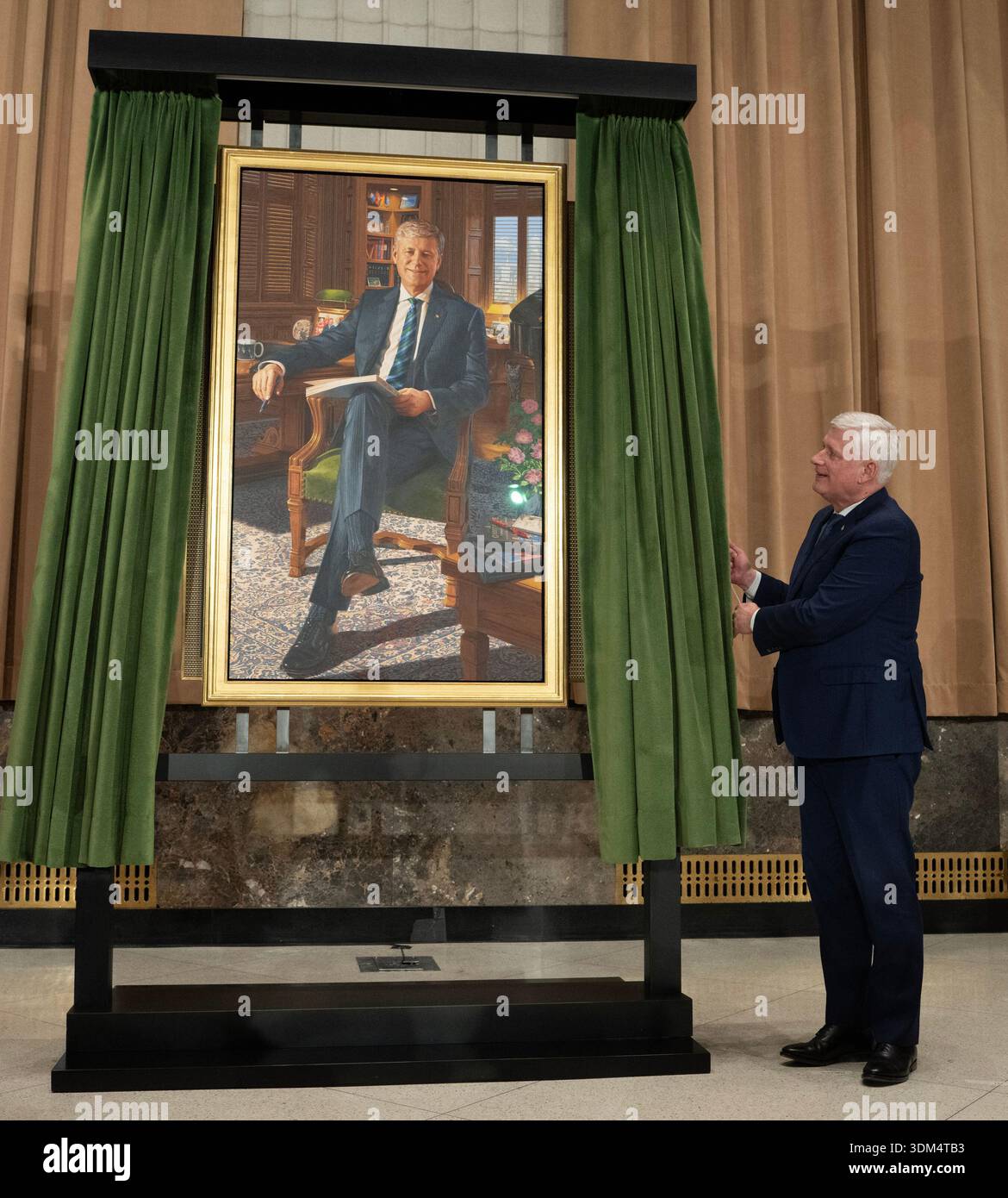 Canada's Prime Minister Stephen Harper unveils his official portrait ...