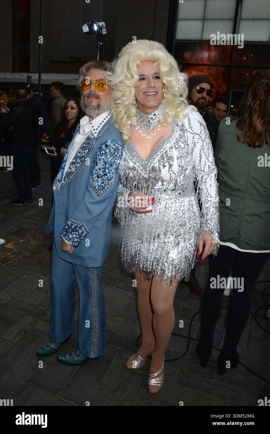 NEW YORK, NY - OCTOBER 31: Carson Daly, Matt Lauer as Dolly Parton ...
