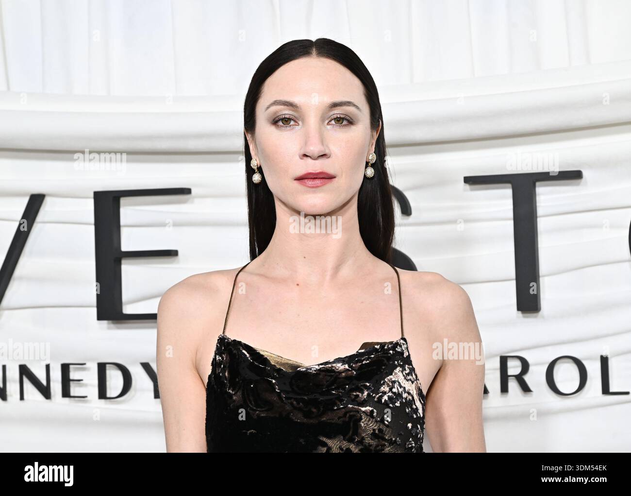 Sydney Lemmon attends the premiere of FX's "Love Story: John F. Kennedy ...