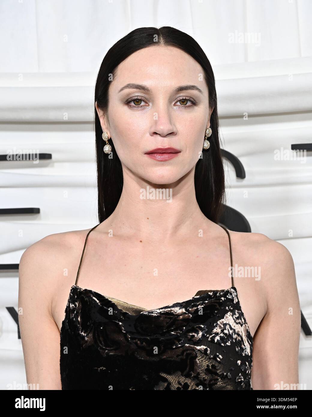 Sydney Lemmon attends the premiere of FX's "Love Story: John F. Kennedy ...