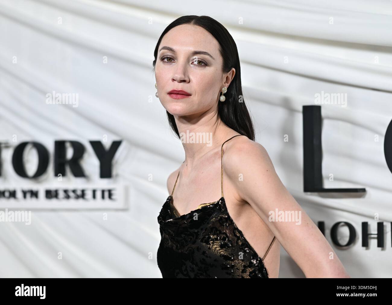 Sydney Lemmon attends the premiere of FX's "Love Story: John F. Kennedy ...