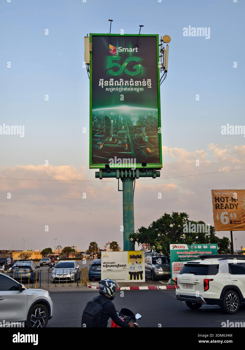 5g smart hi-res stock photography and images - Alamy
