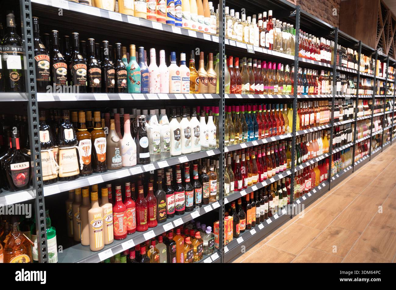 Alcoholic drinks assortment, variety of liqueur, snaps, wine alcohol at ...