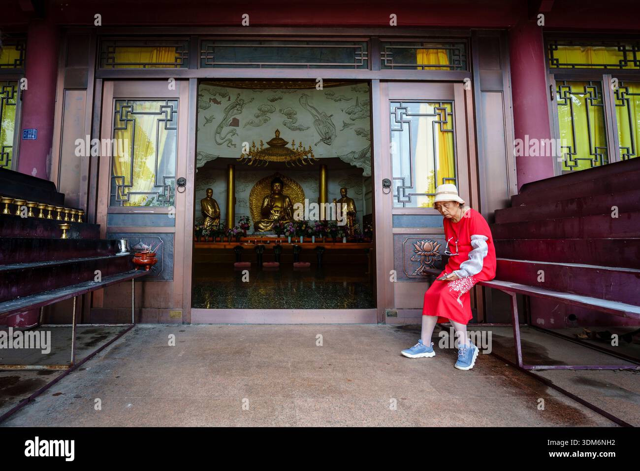 old woman sleeping in the doorway, Sifang Pavillion, Oriental Buddha ...