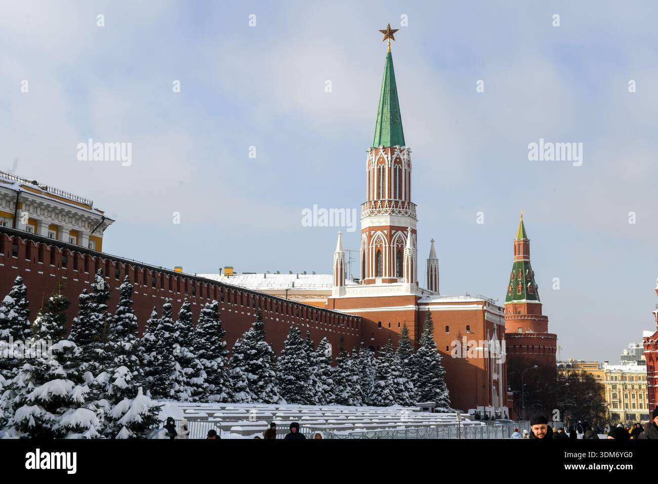 The walls of the Moscow Kremlin and the Nikolskaya Tower. (Photo by ...