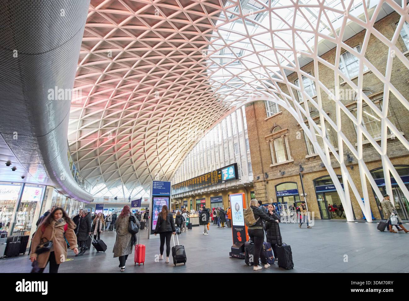 Busy section of railway hi-res stock photography and images - Alamy