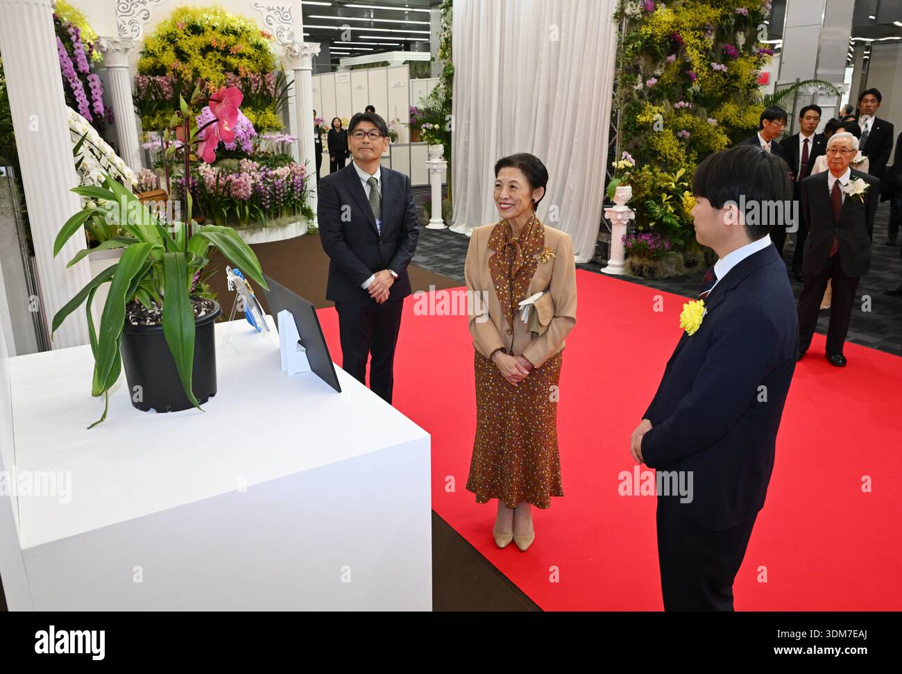 Japanese Princess Hisako of Takamado visits World Orchid Exhibition ...
