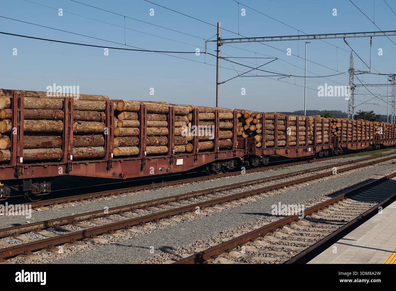 Railroad lumber hi-res stock photography and images - Alamy